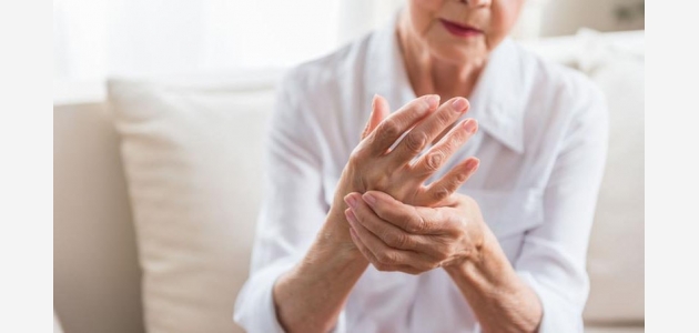 Rhumatisme inflammatoire : symptômes et traitements | Logement Seniors